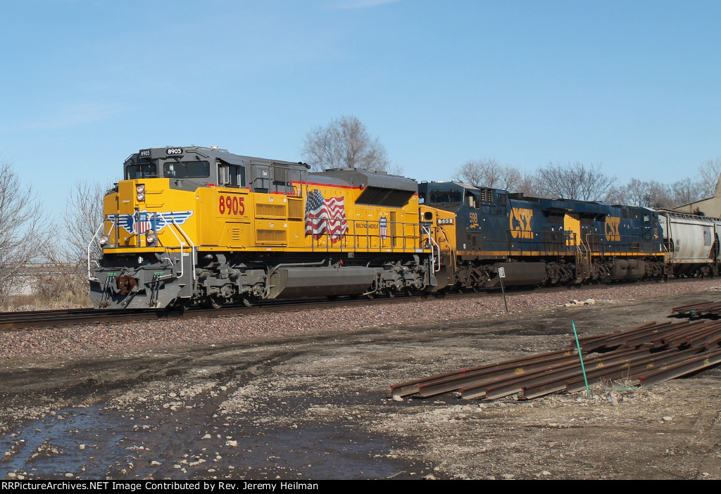 UP 8905 & others (3)